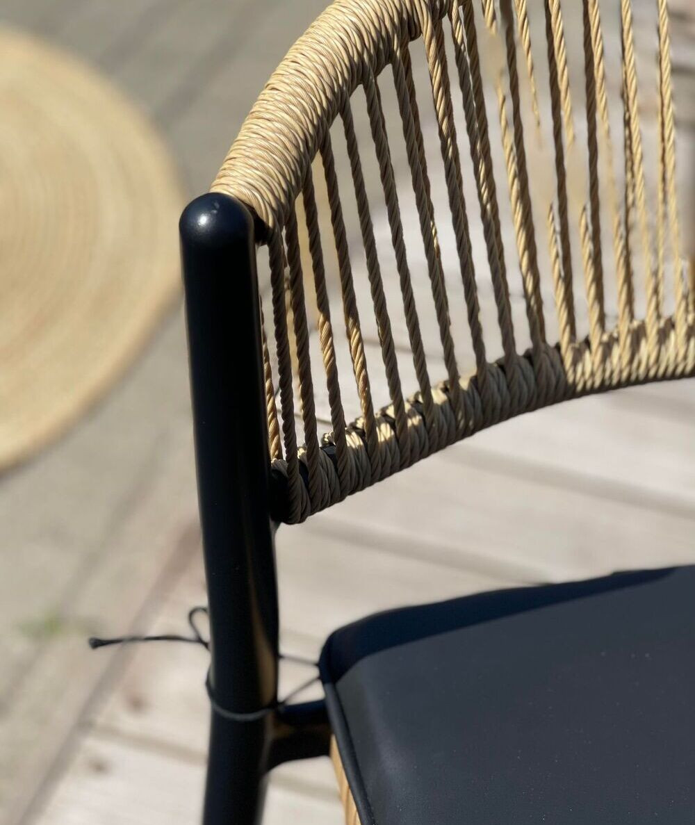 Astrid cafestol i sort