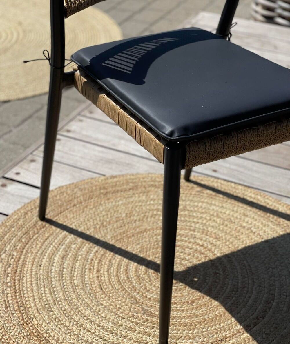 Astrid cafestol i sort